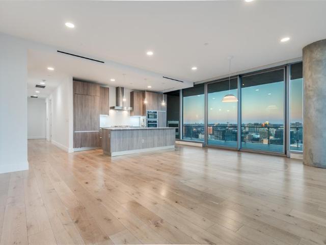 3130 N Harwood Street # 2606