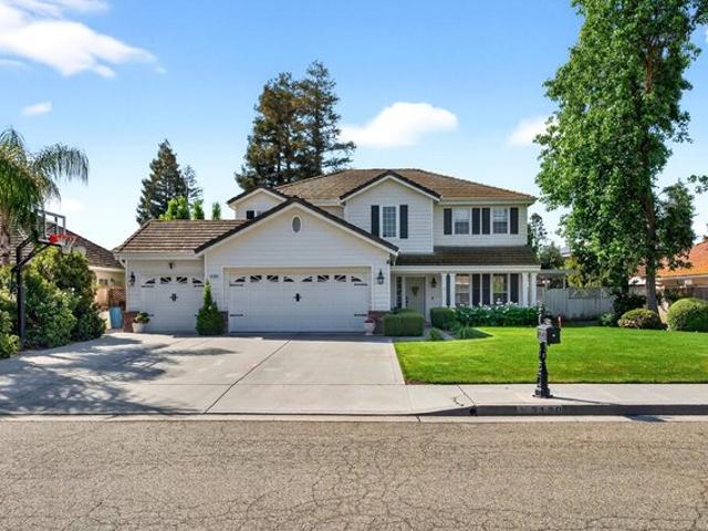 3130 Hillcrest Ct, Madera, CA 93637