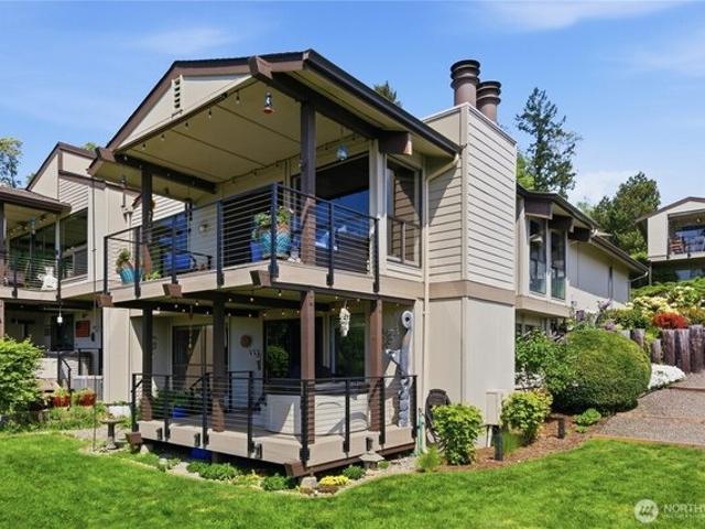 3131 Sahali Dr, Bremerton, WA 98310