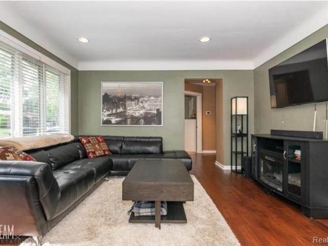 3132 Maplewood Avenue