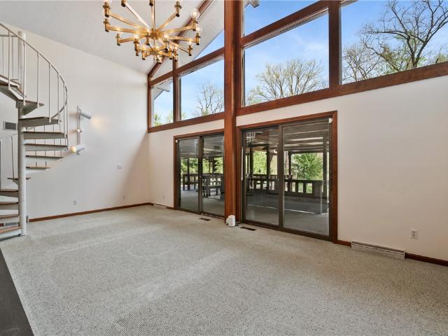 3132 Lake Rd