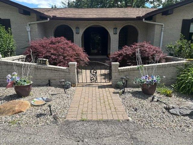 3133 Hartslock Woods Dr, West Bloomfield Township, MI 48322