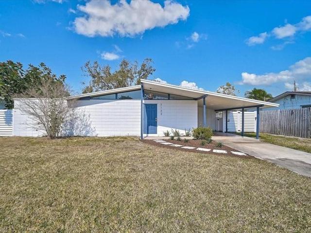 3133 Lake Ridge Dr, Sarasota, FL 34237