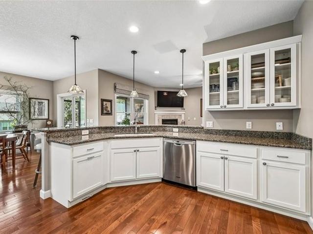313 13th Ave SW, Mount Vernon, IA 52314