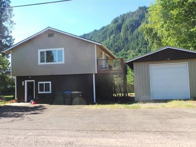 313 Cottlers Ln, Morton, WA 98356