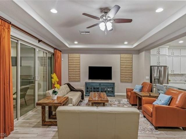 313 Castellari Dr, Las Vegas, NV 89138