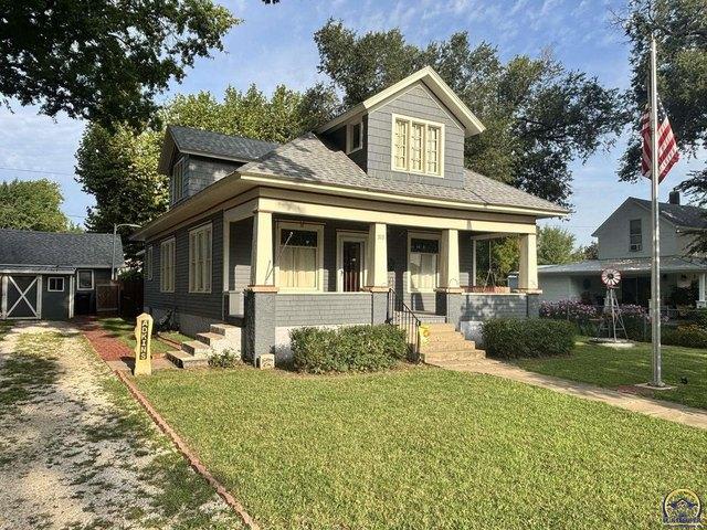 313 Cherry St, Cottonwood Falls, KS 66845