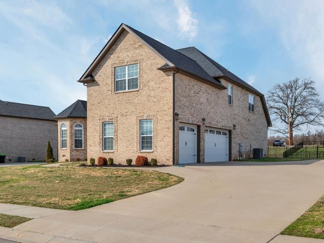 313 Clarabelle Ln
