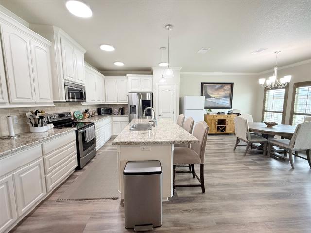 313 Creekside Lane