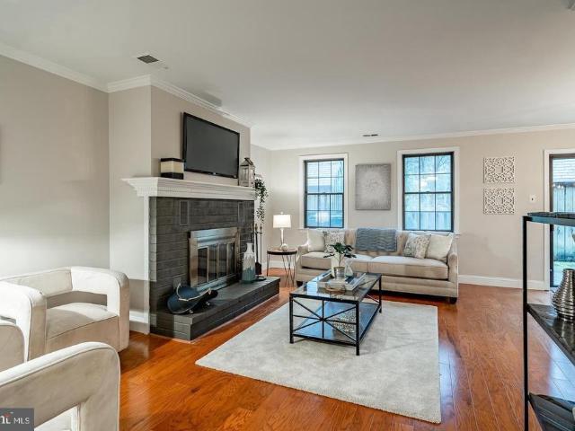 313 Albans Court