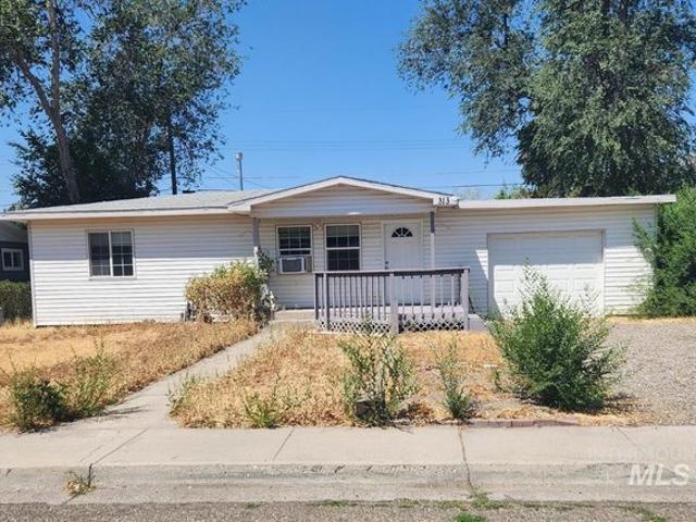 313 Baker Dr, Mountain Home, ID 83647