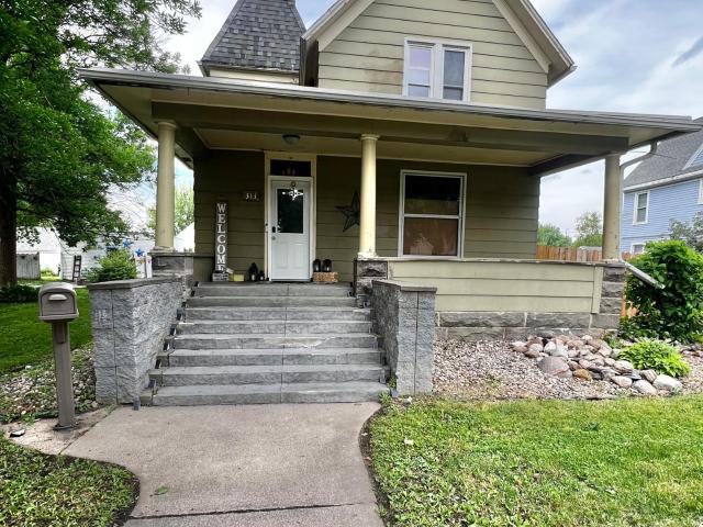 313 E 5th Street