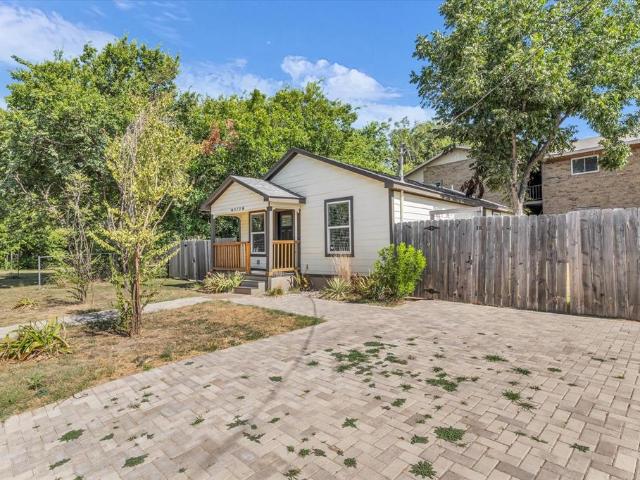 313 E Texas Avenue