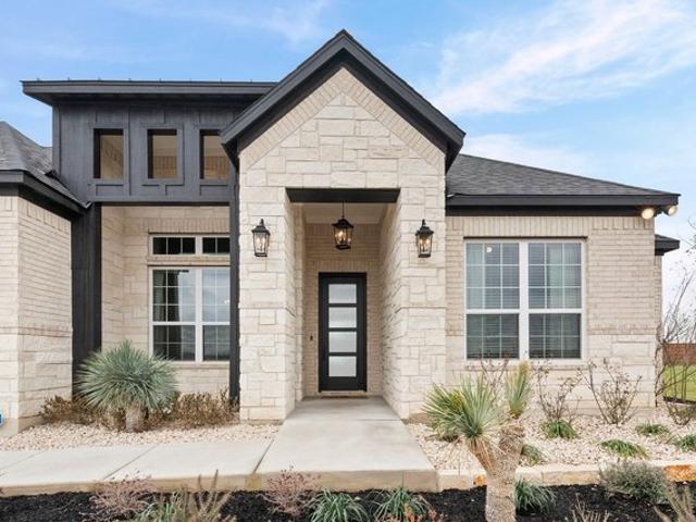 313 E Luna Blue Ln, Jarrell, TX 76537