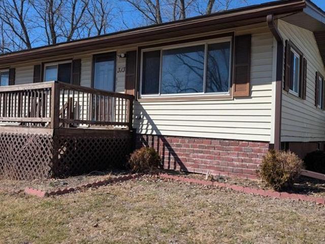 313 Hawthorne Cir, Creve Coeur, IL 61610
