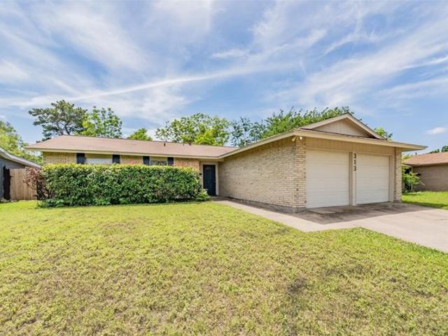 313 Hawthorne Ln, Grand Prairie, TX 75052
