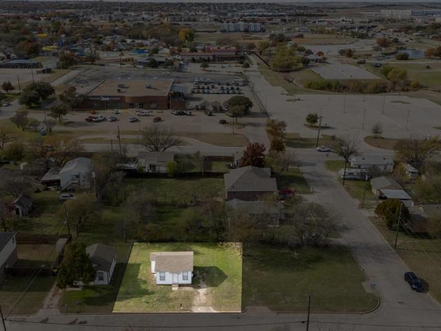 313 Hallvale Dr, White Settlement, TX 76108 | MLS #21185