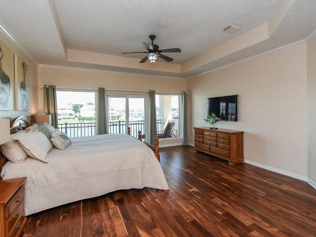313 Harborside Cir, Kemah, TX 77565 | MLS #84522