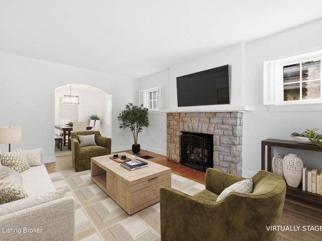 313 Iola Rd