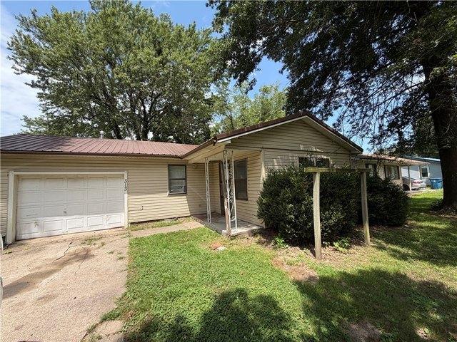 313 Little Ave, Gentry, AR 72734