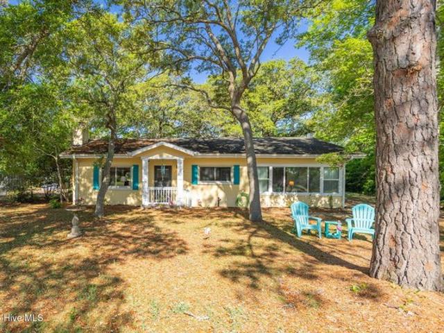 313 Mercer St, Oak Island, NC 28465