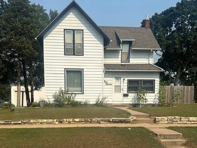 313 N Walnut St, Maquoketa, IA 52060