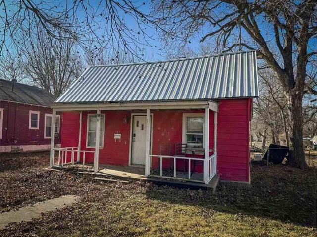 313 N Maple Ave, Newkirk, OK 74647