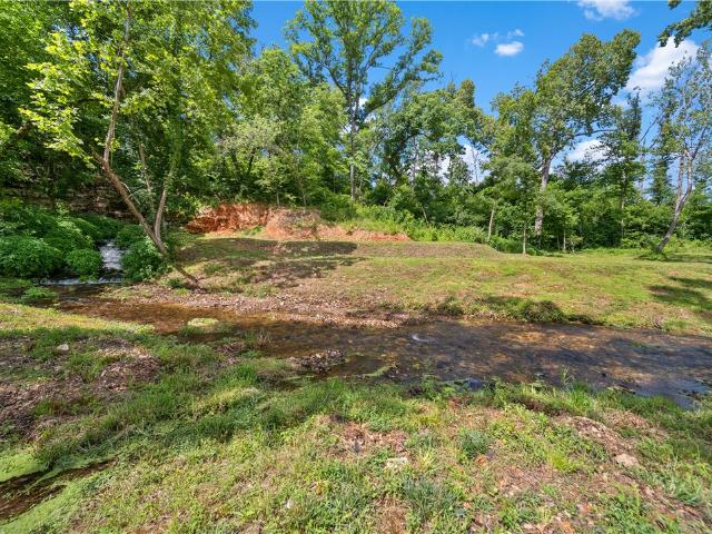 313 NE Meadowgreen