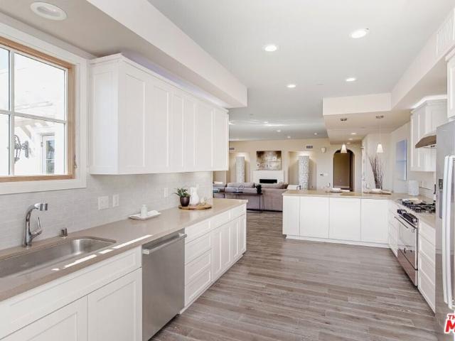 313 S Reeves Drive 203