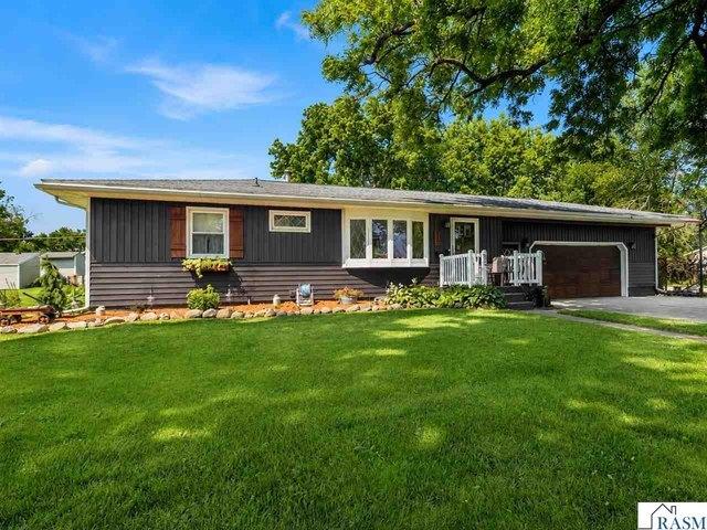 313 SE 1st St, Madelia, MN 56062