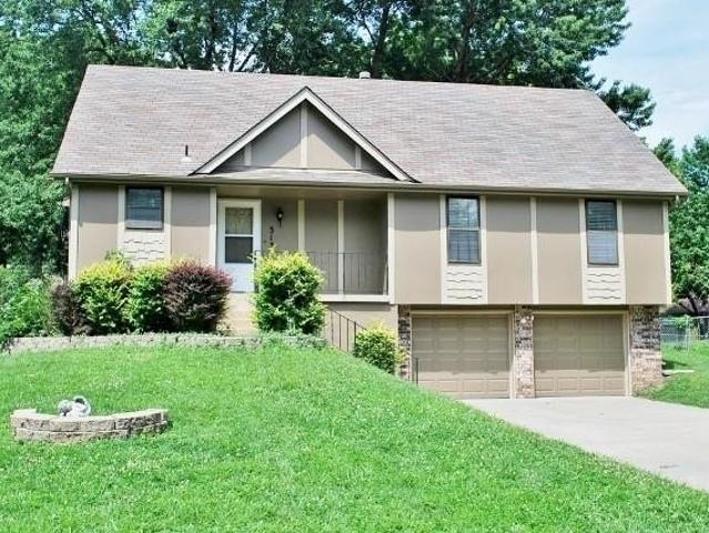 313 SE Alice St, Blue Springs, MO 64014