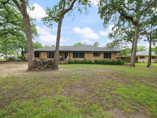 313 Shadywood Ln, Seagoville, TX 75159