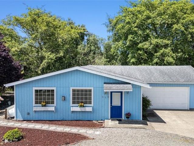 313 Sid Snyder Dr E, Long Beach, WA 98631