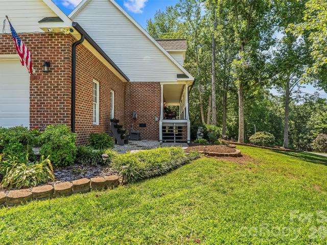 313 Springwood Drive NE