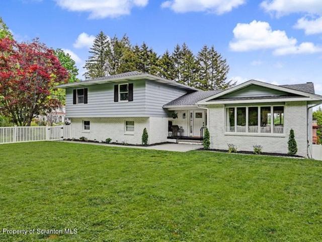 313 Sunset Rd, Roaring Brook Township, PA 18444