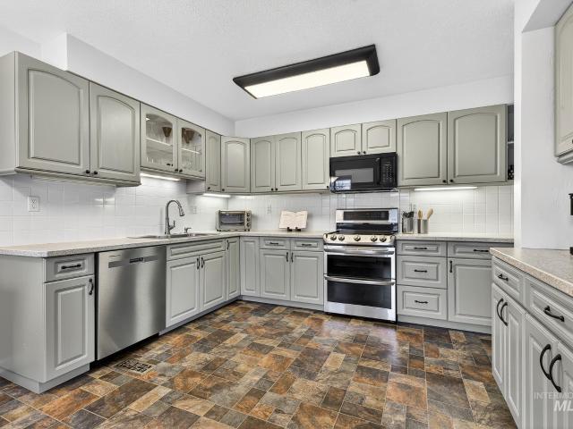 313 Sunrise Dr