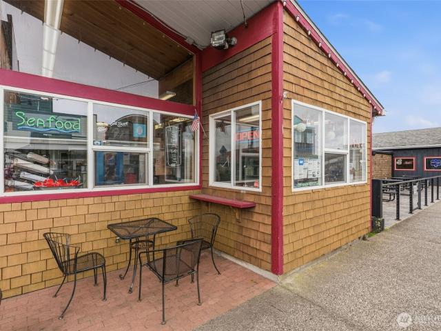 313 Pacific Avenue S