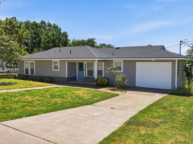 313 W 7th St, Weatherford, TX 76086