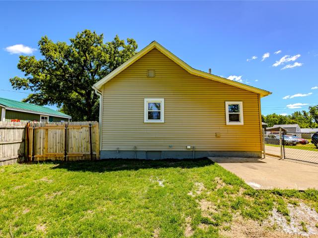 313 W 10th Street N