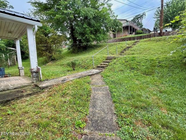 313 W Walden St
