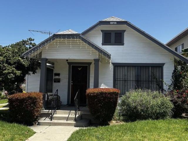 313 W Buckthorn St, Inglewood, CA 90301
