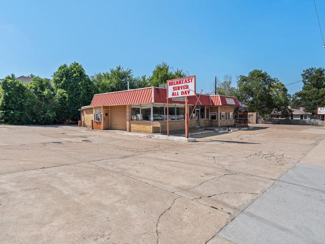 313 W Cameron Ave