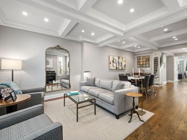 313 W Concord Place