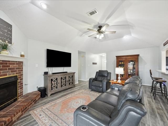 313 W Nichols Street