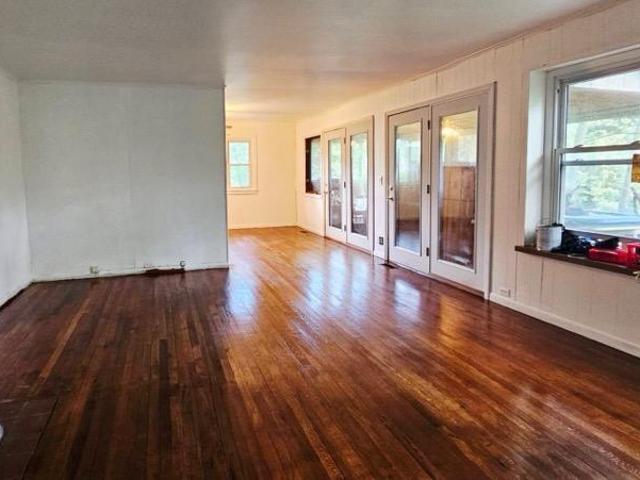 313 W Outer Drive