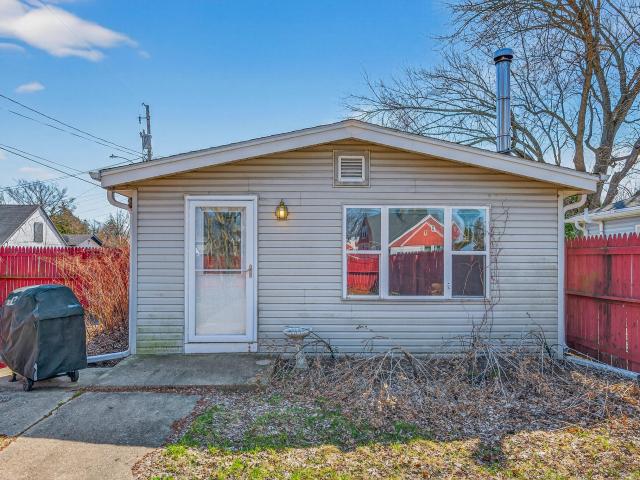 313 W Roberta Ave