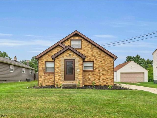 313 Woodside Ave NE, North Canton, OH 44720