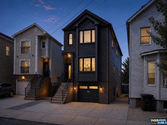 313 Warren Street