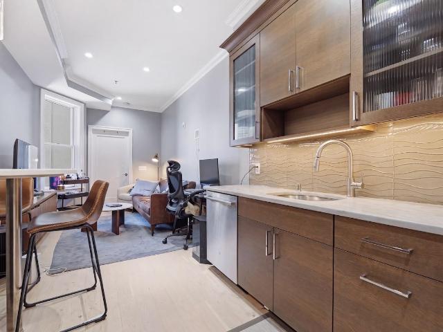 313 Washington St # 4