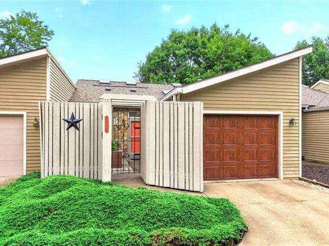 313 Vista Dr, Greensburg, PA 15601